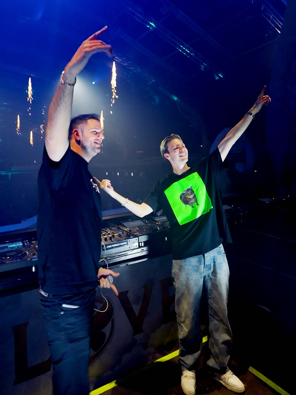 OIIA OIIA Cat T‑Shirt – Rave Culture Shop